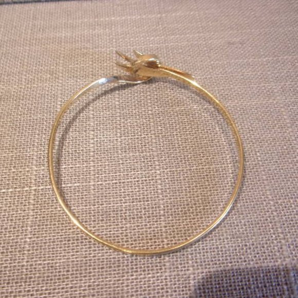 Avon | Jewelry | Vintage Avon Gold Tone Locking Bangle Bracelet | Poshmark